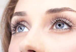 How To Reverse A Lash Lift At Home (4 Simple Options) | Fit Mommy In Heels